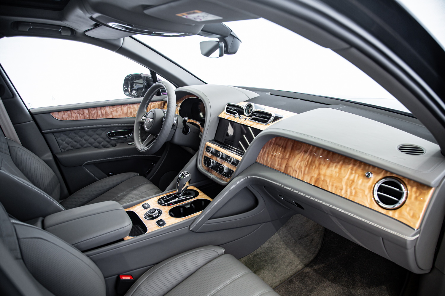 Used 2022 Blue Bentley Bentayga V8 For Sale in Dubai