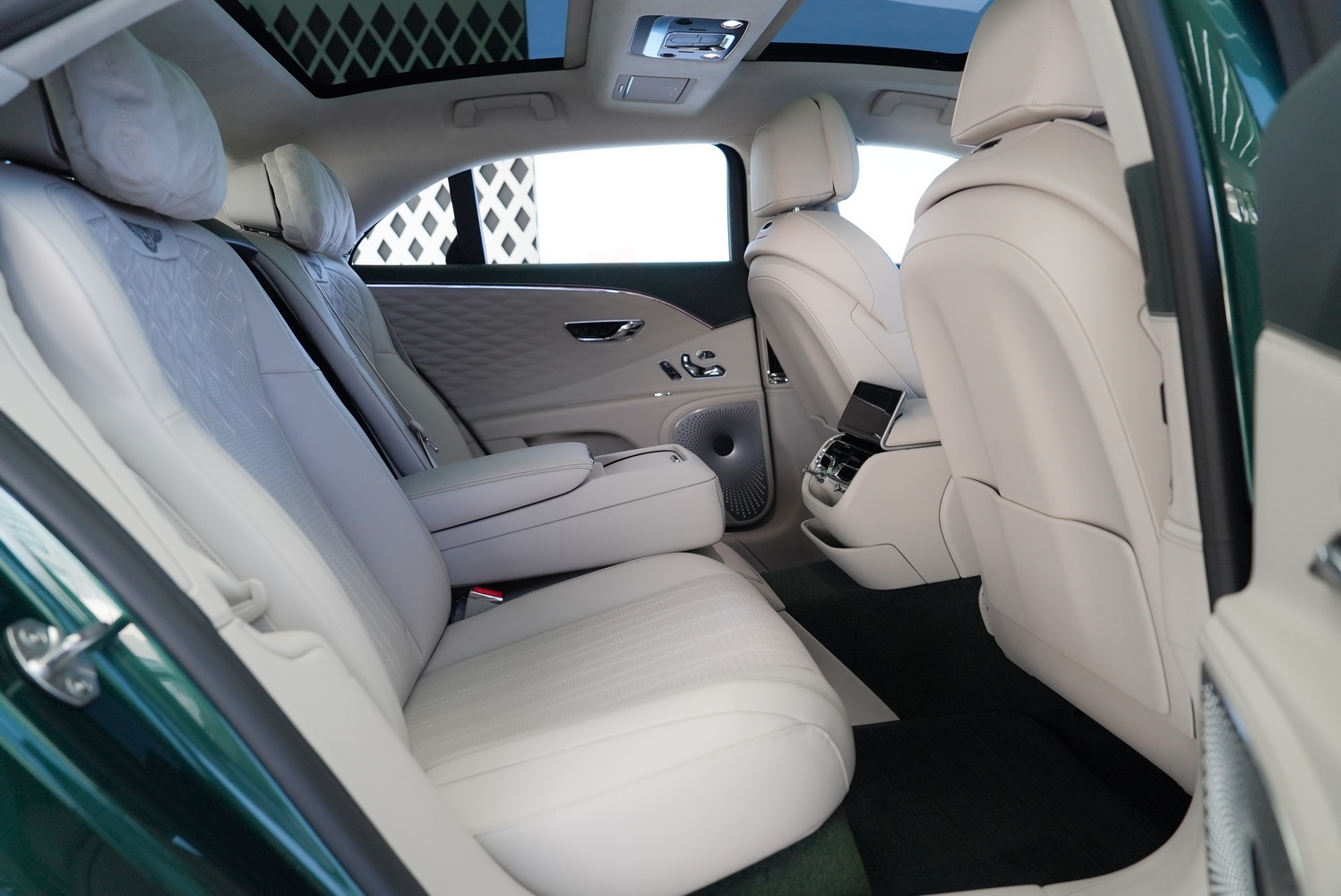 2024 Green Bentley Flying Spur Azure V8 For Sale in Dubai, UAE