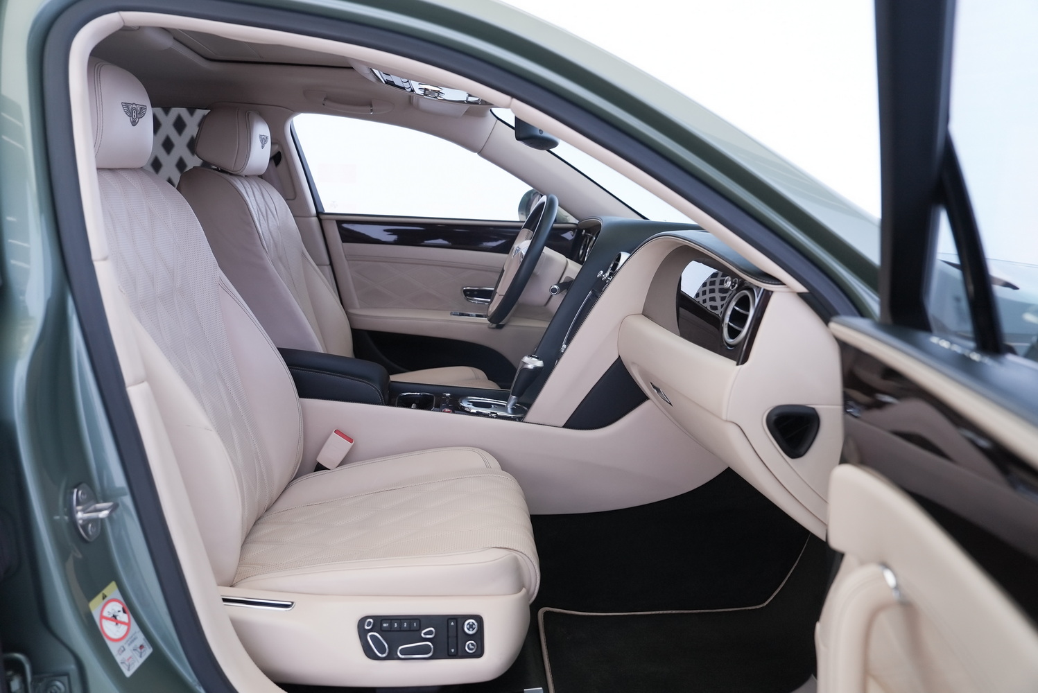 2015 Green Bentley Flying Spur V8 For Sale in Dubai, UAE