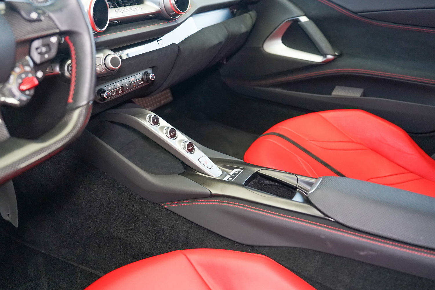 2018 Red Ferrari 812 Superfast For Sale in Dubai, UAE