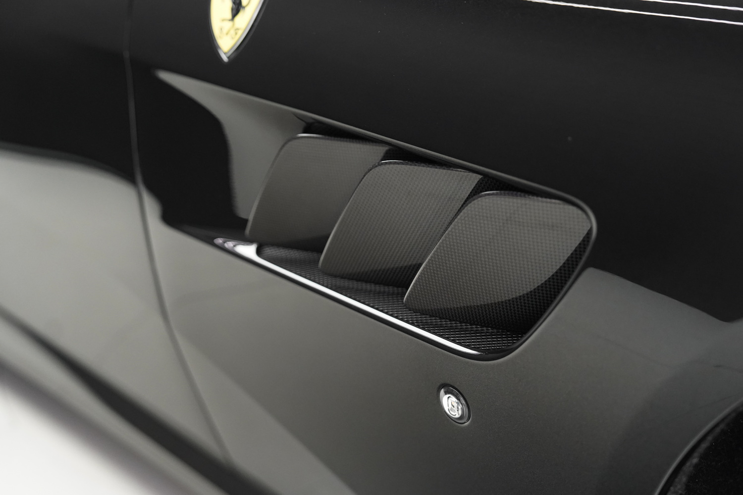 2018 Black Ferrari GTC4 Lusso V12 For Sale in Dubai, UAE