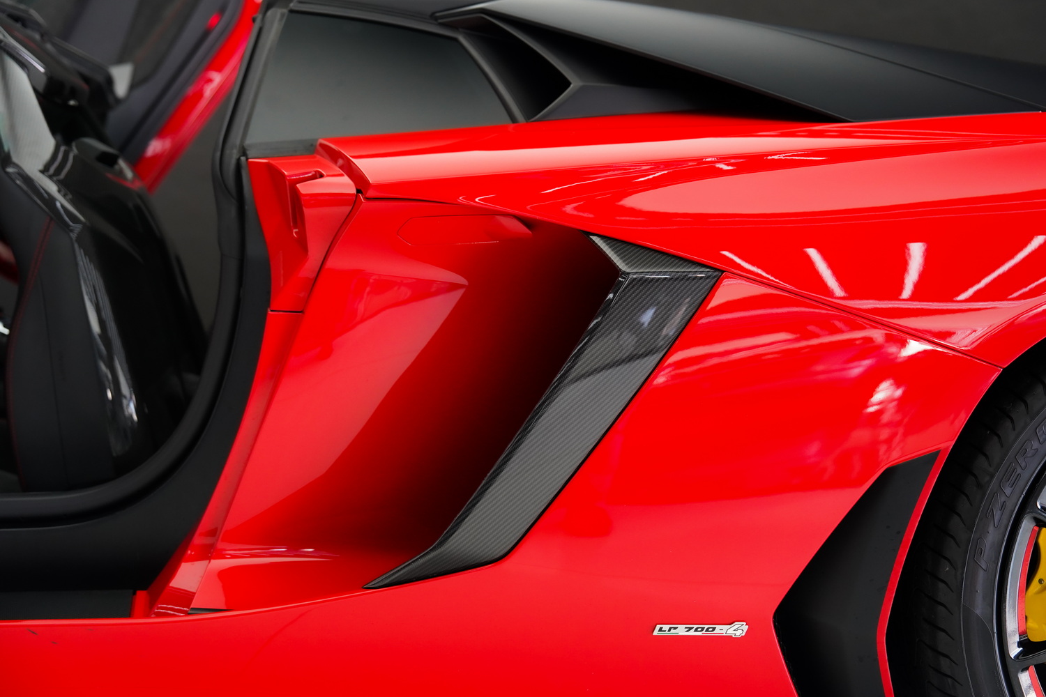 2015 Red Lamborghini Aventador Roadster Pirelli Edition