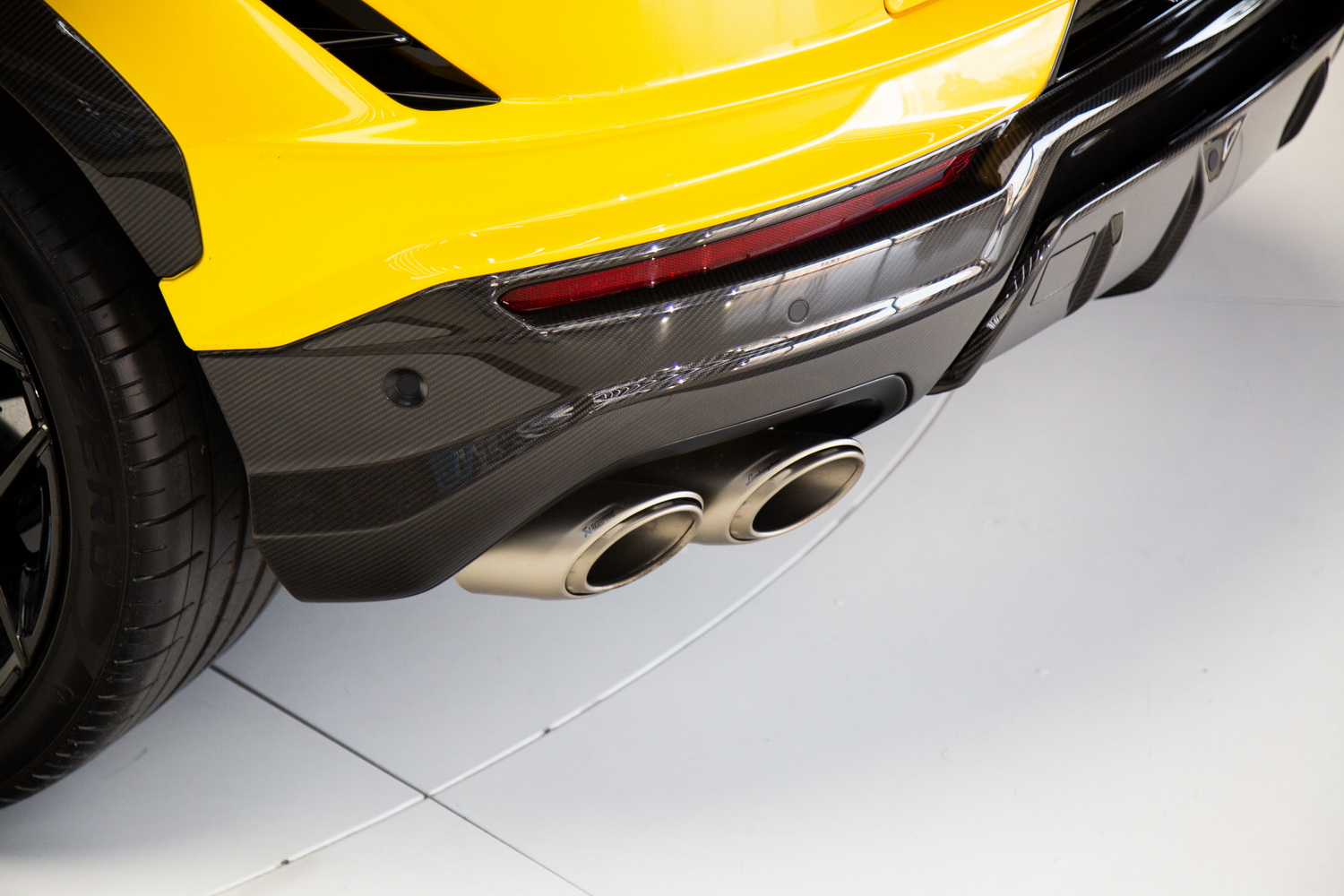 2023 Yellow Lamborghini Urus Performante For Sale in Dubai, UAE