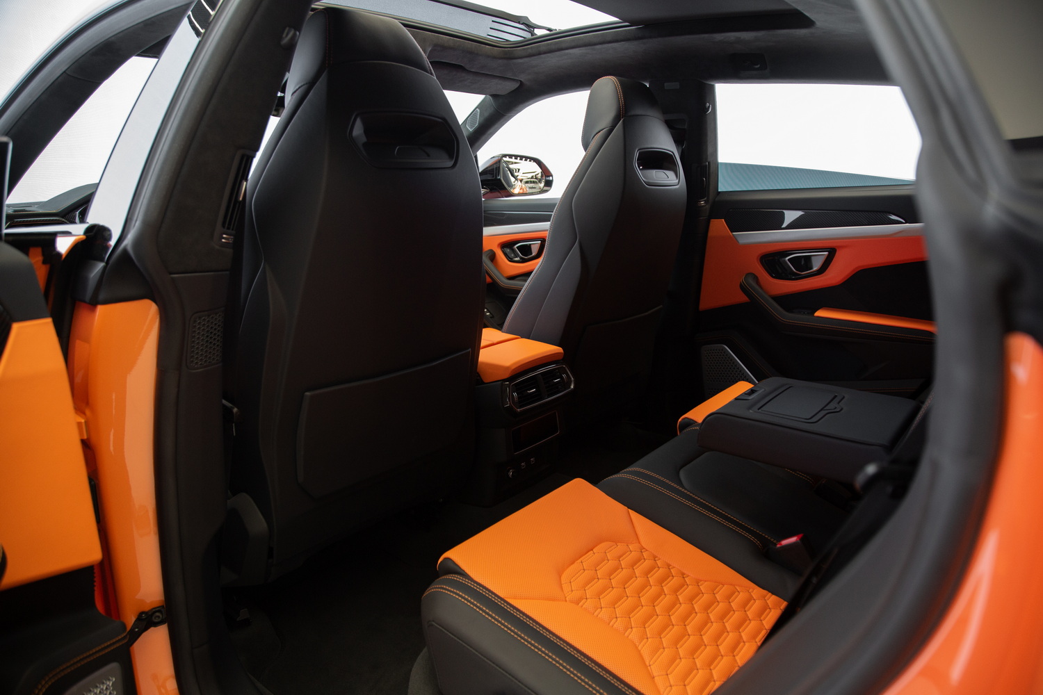 Used 2022 Orange Lamborghini Urus For Sale in Dubai, UAE