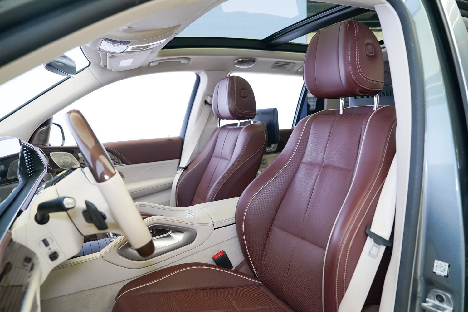 2021 Silver + Grey Mercedes Benz GLS 600 For Sale in Dubai, UAE