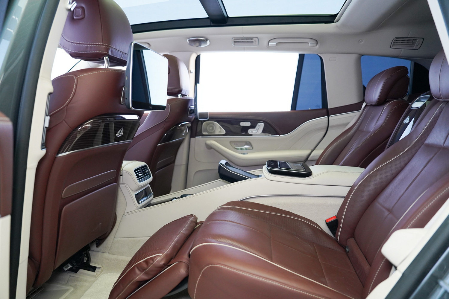 2021 Silver + Grey Mercedes Benz GLS 600 For Sale in Dubai, UAE