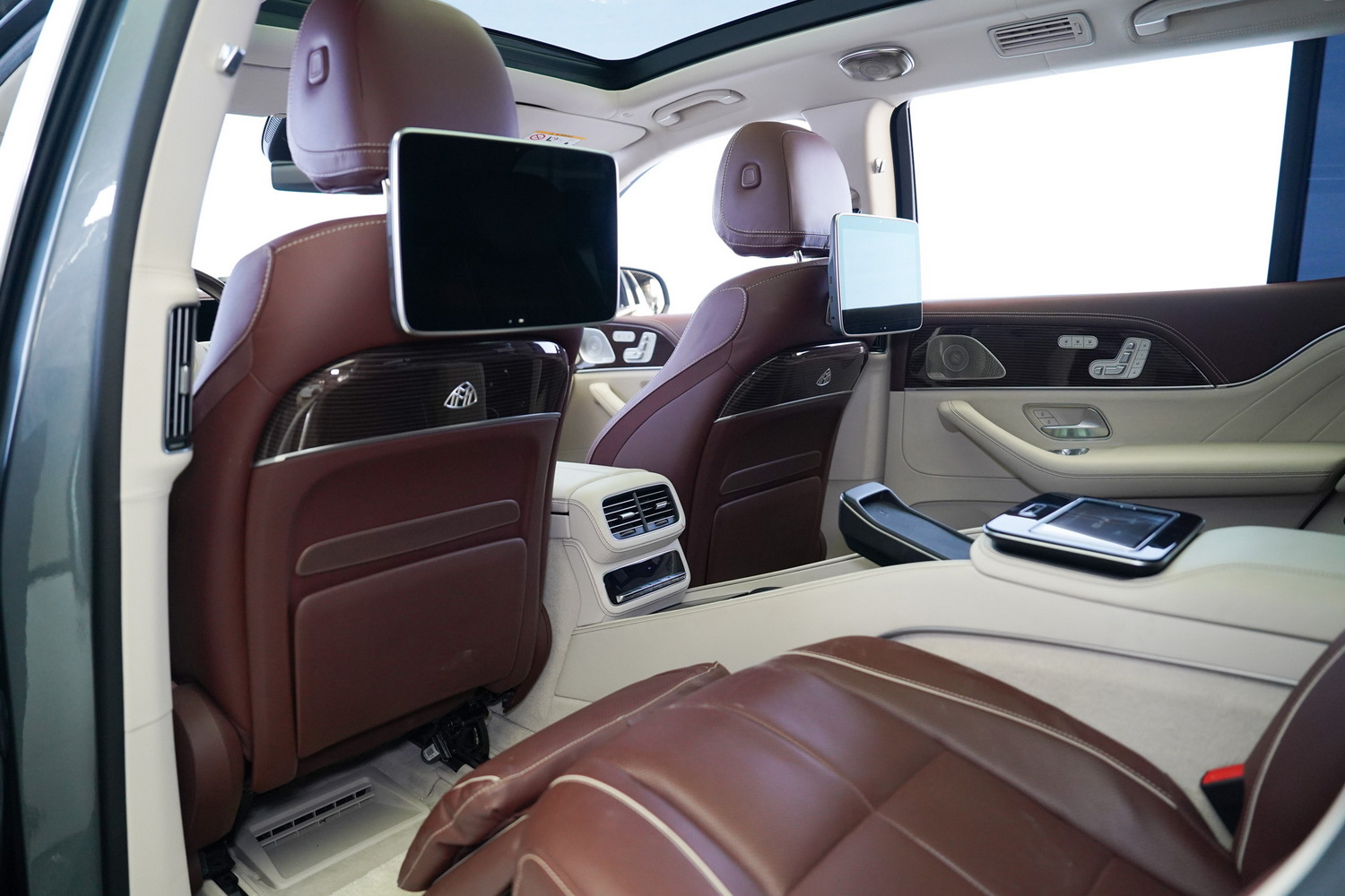2021 Silver + Grey Mercedes Benz GLS 600 For Sale in Dubai, UAE