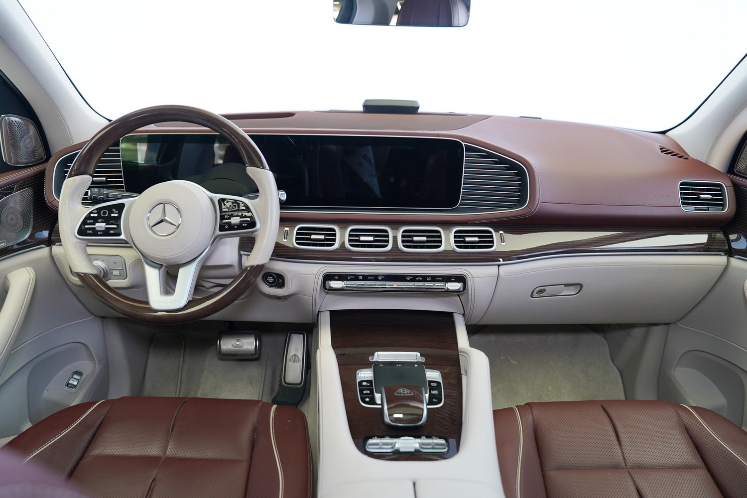 2021 Silver + Grey Mercedes Benz GLS 600 For Sale in Dubai, UAE