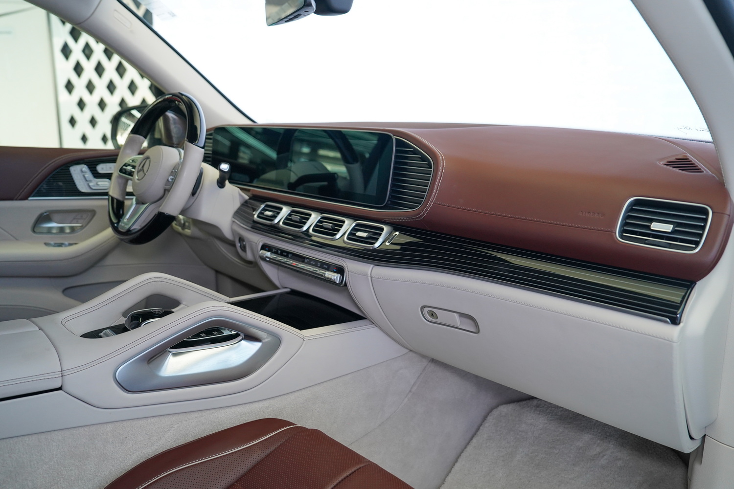 2022 Red + Gold Mercedes Benz Maybach GLS 600 For Sale in Dubai, UAE