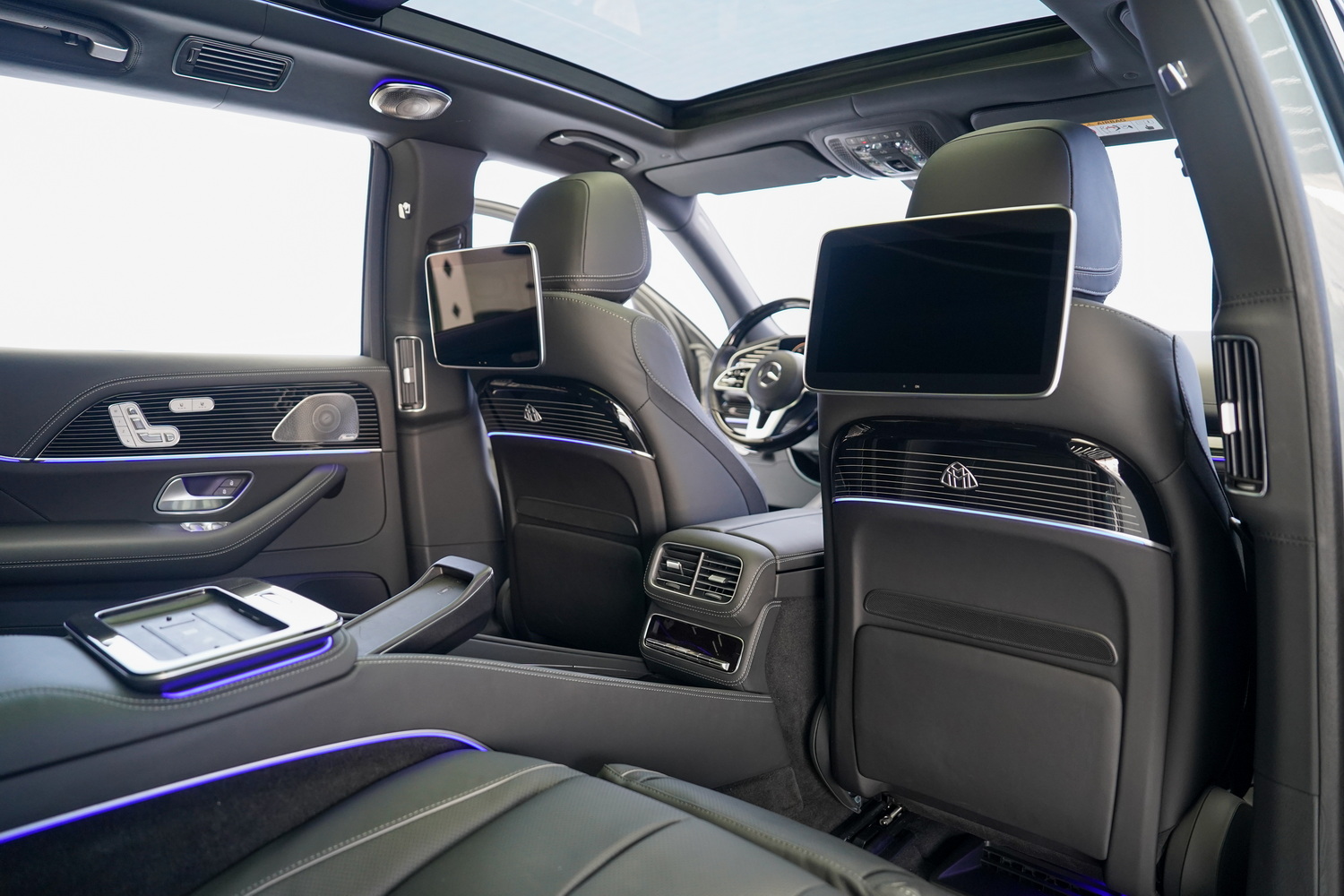 2023 Grey + Silver Mercedes Benz Maybach GLS 600 For Sale in Dubai, UAE