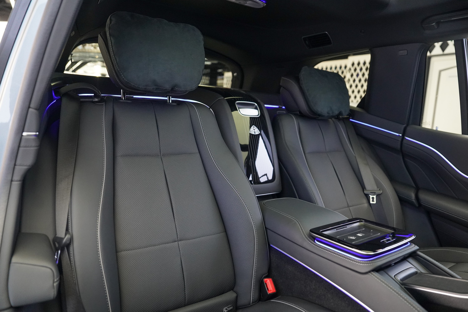2023 Grey + Silver Mercedes Benz Maybach GLS 600 For Sale in Dubai, UAE