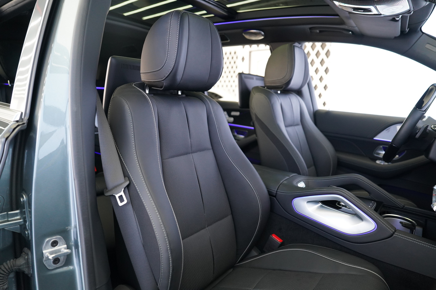 2023 Grey + Silver Mercedes Benz Maybach GLS 600 For Sale in Dubai, UAE