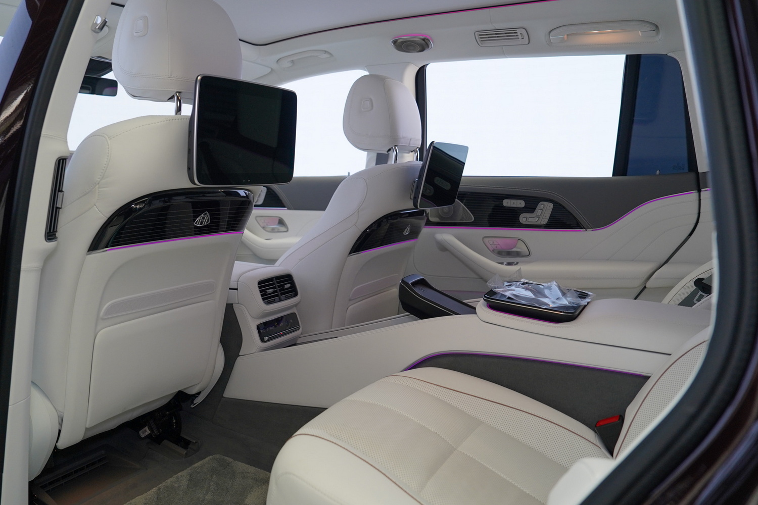 2023 Black + Maroon Mercedes Benz Maybach GLS 600 For Sale in Dubai, UAE
