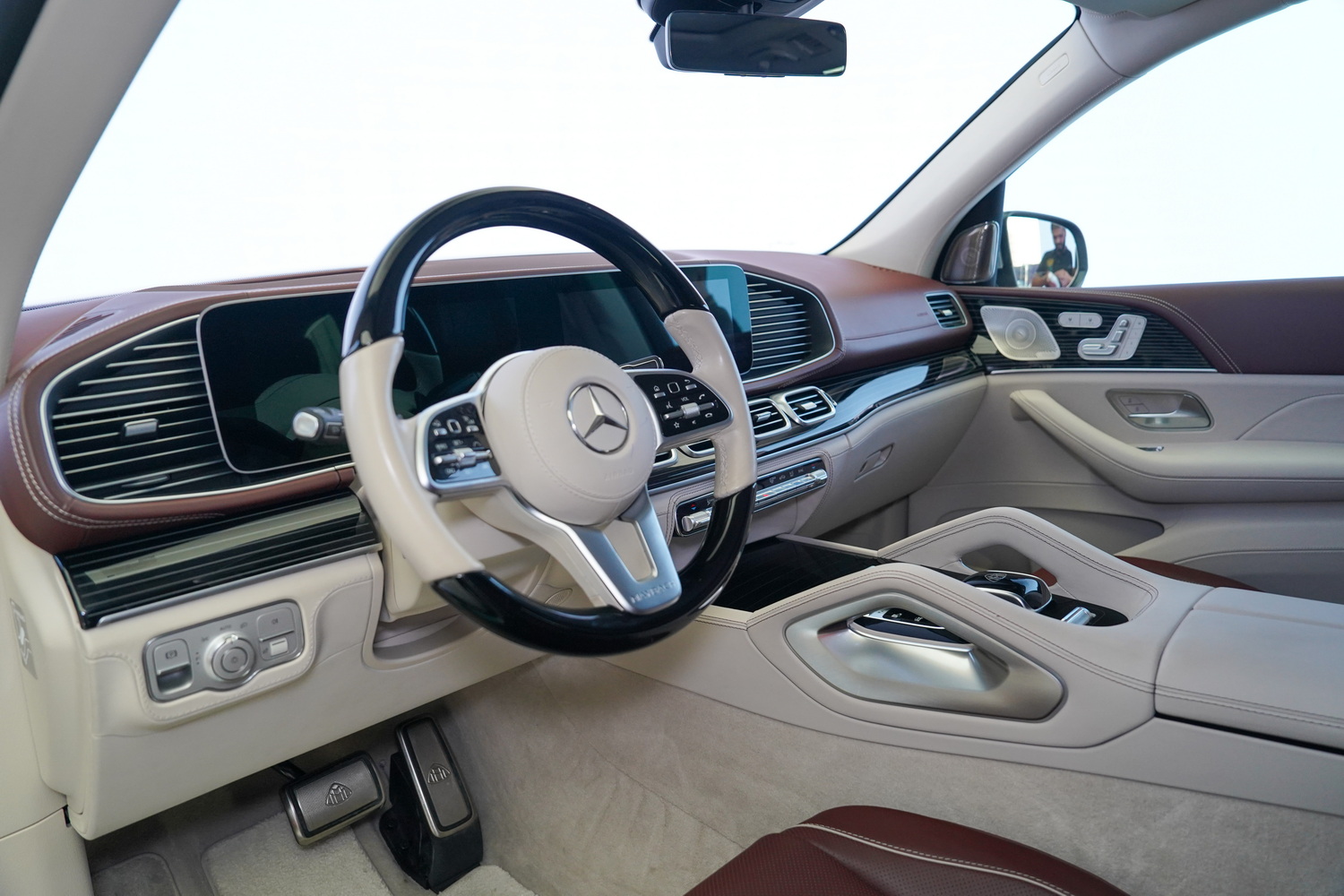 2022 Red + Gold Mercedes Benz Maybach GLS 600 For Sale in Dubai, UAE