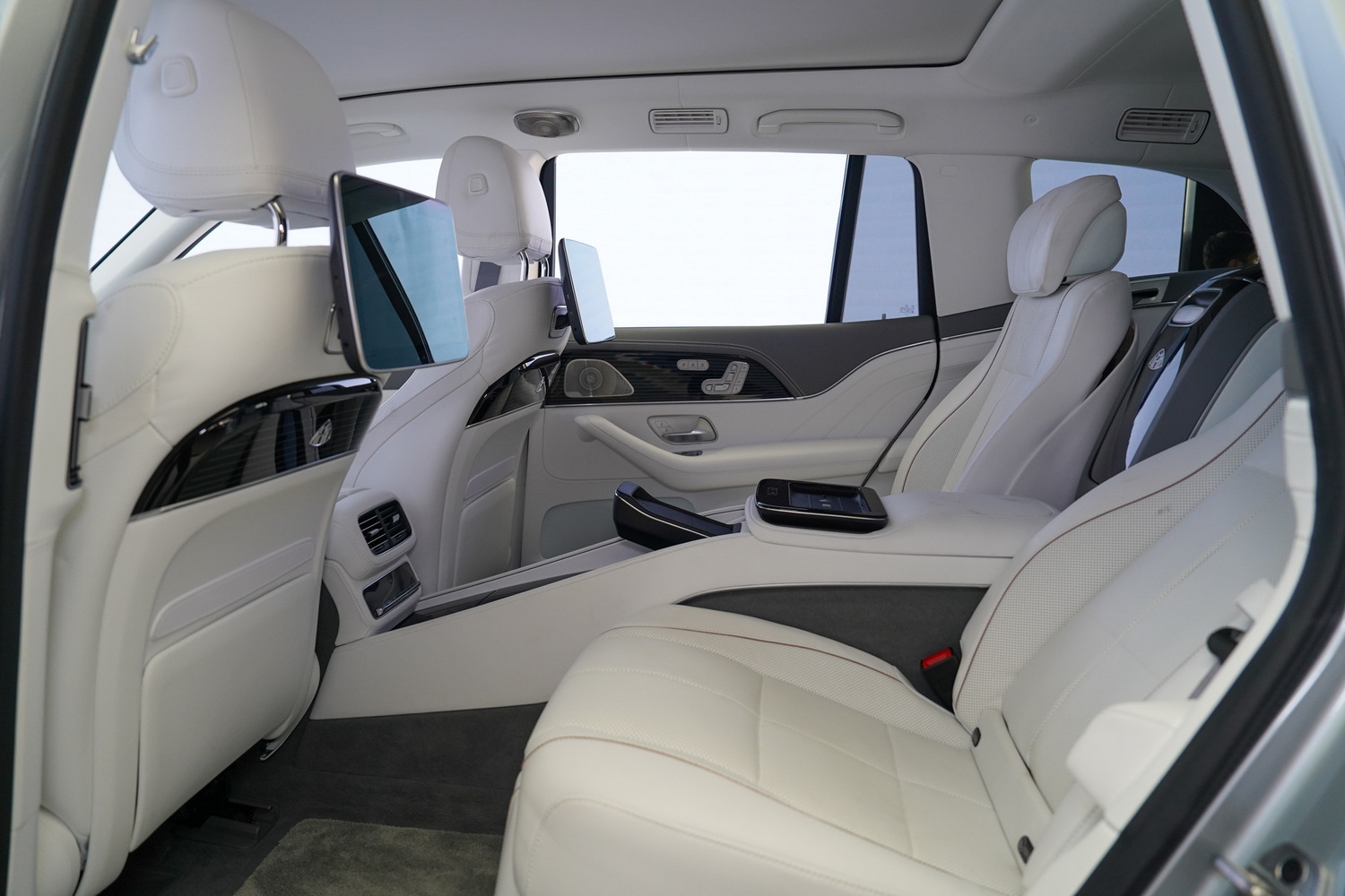 2024 Blue + Silver Mercedes Benz Maybach GLS 600 For Sale in Dubai, UAE