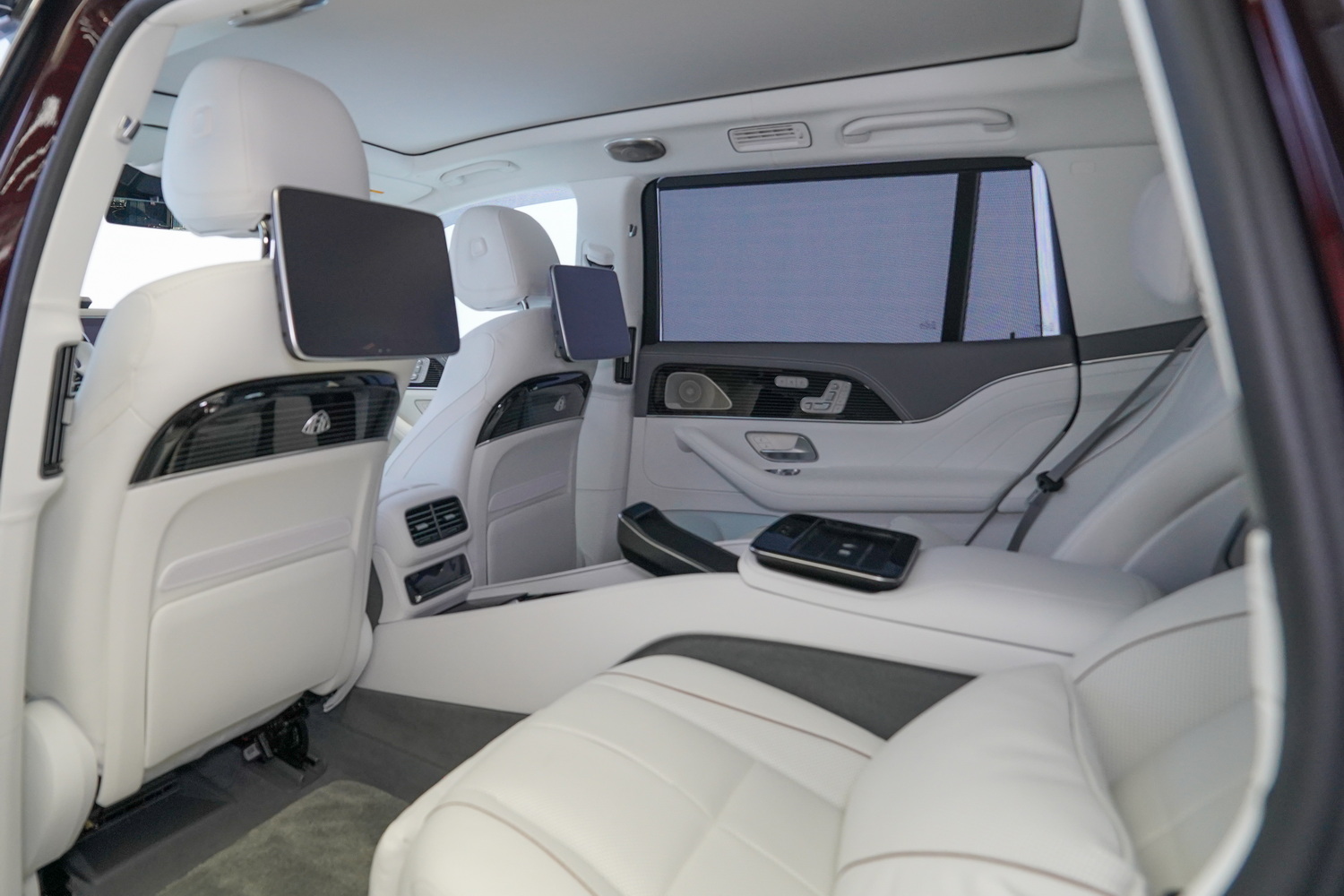 2023 Black+ Maroon Mercedes Benz Maybach GLS 600 For Sale in Dubai, UAE
