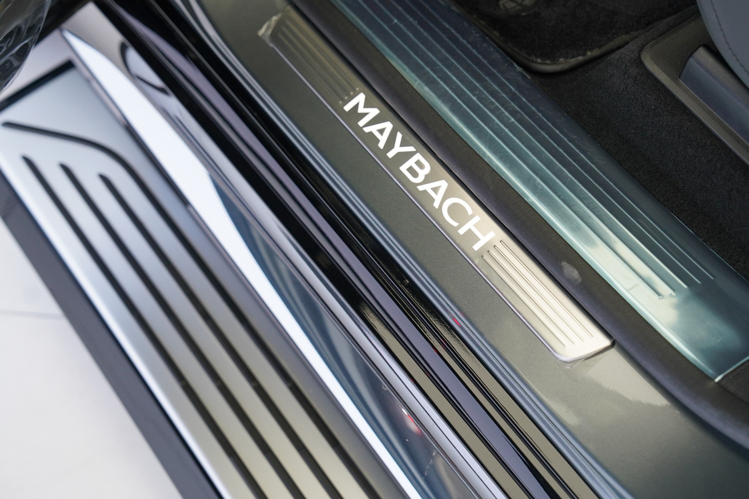 2023 Grey + Silver Mercedes Benz Maybach GLS 600 For Sale in Dubai, UAE