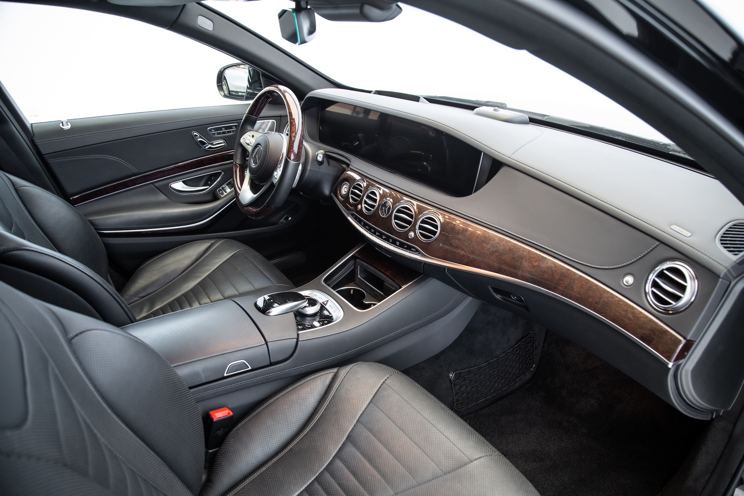 2020 Black Mercedes Benz Maybach S560 For Sale in Dubai, UAE