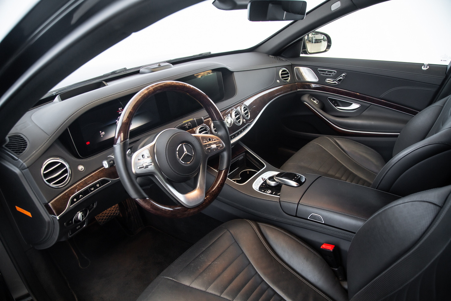 2020 Black Mercedes Benz Maybach S560 For Sale in Dubai, UAE