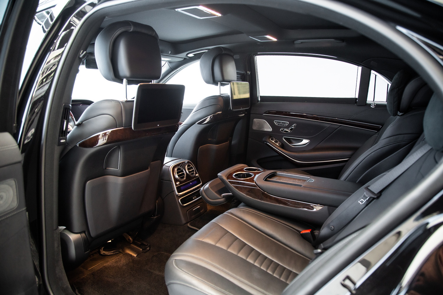 2020 Black Mercedes Benz Maybach S560 For Sale in Dubai, UAE