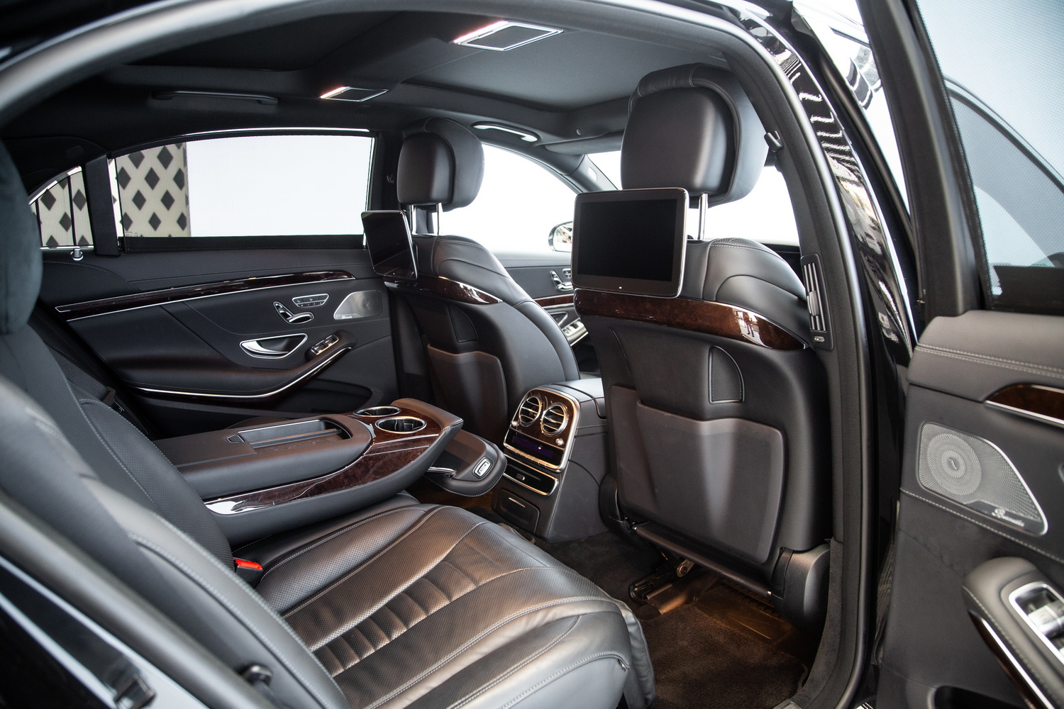 2020 Black Mercedes Benz Maybach S560 For Sale in Dubai, UAE