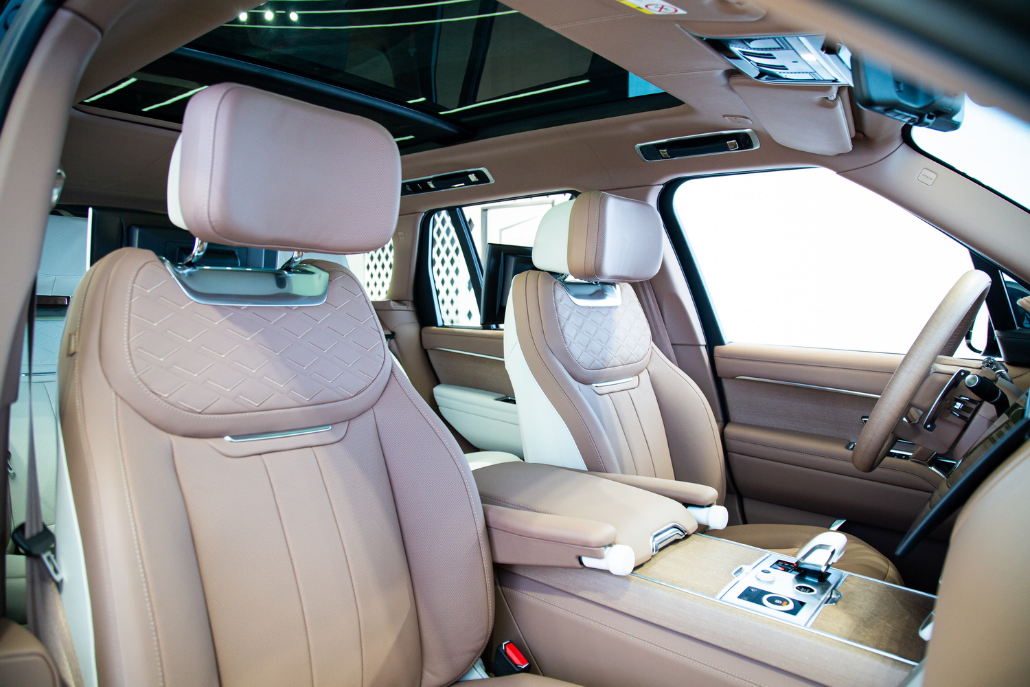 New 2023 Black Range Rover SV Autobiography For Sale in Dubai, UAE