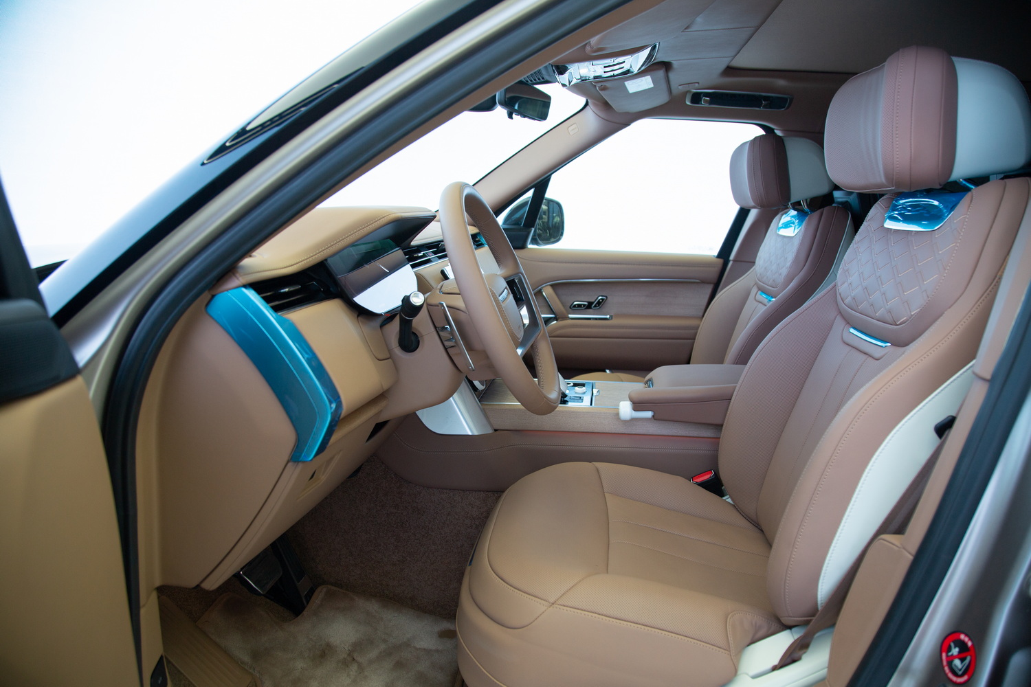 2023 Matt Gold Range Rover SV Autobiography LWB For Sale in Dubai, UAE