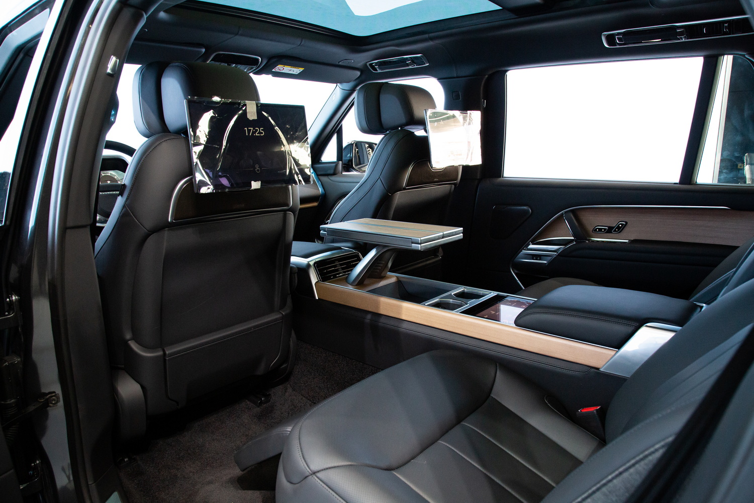 2023 Range Rover SV Autobiography P530 LWB Exotic Cars Dubai