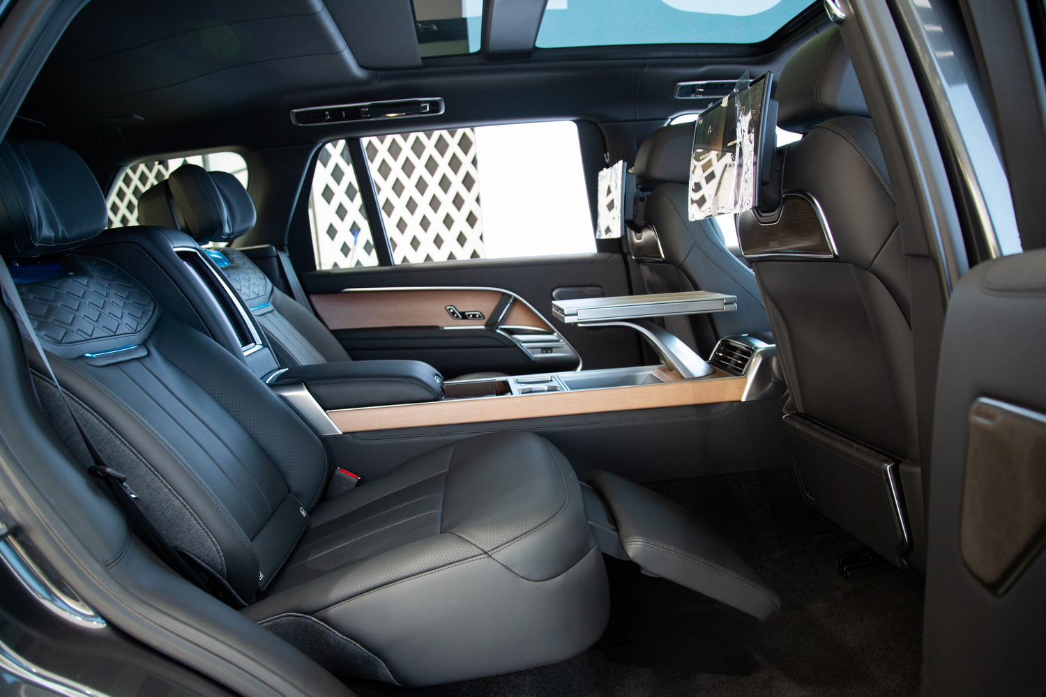 2023 Range Rover SV Autobiography P530 LWB Exotic Cars Dubai