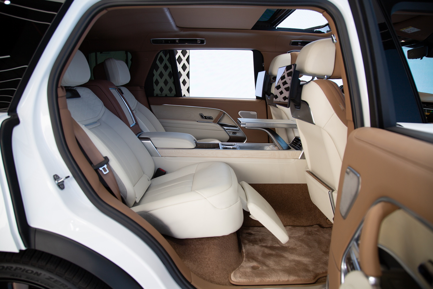 2023 Range Rover SV Autobiography P530 LWB | Exotic Cars Dubai