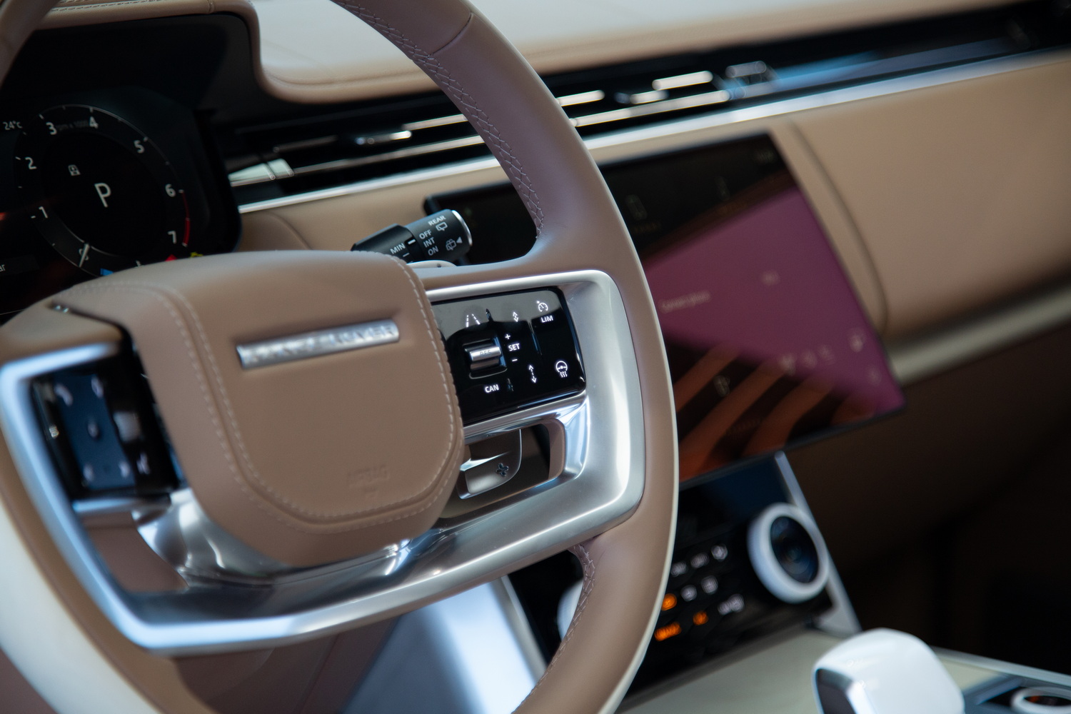 2023 Range Rover SV Autobiography P530 LWB | Exotic Cars Dubai