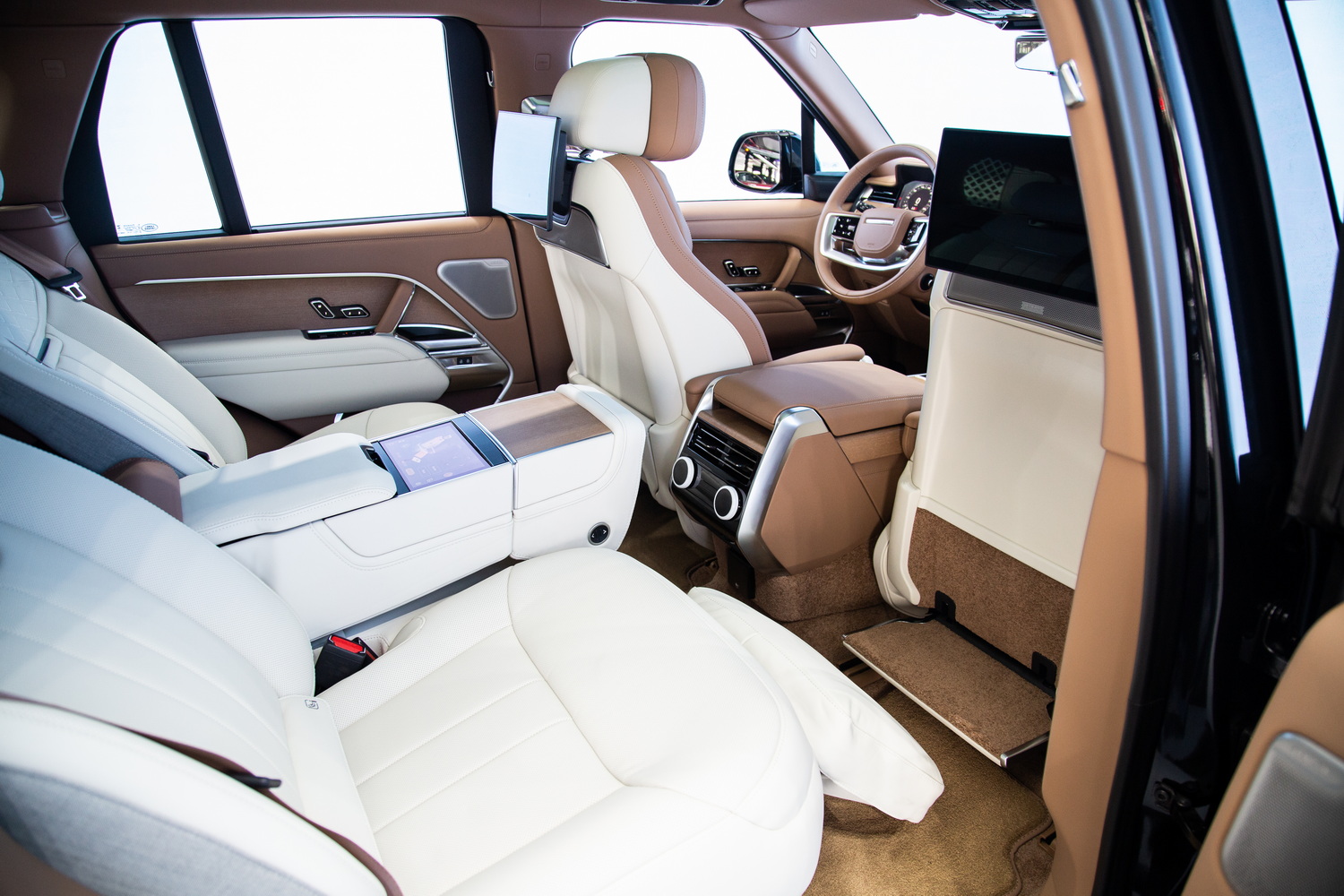 2023 Black Range Rover SV Autobiography P530 SWB For Sale in Dubai,UAE