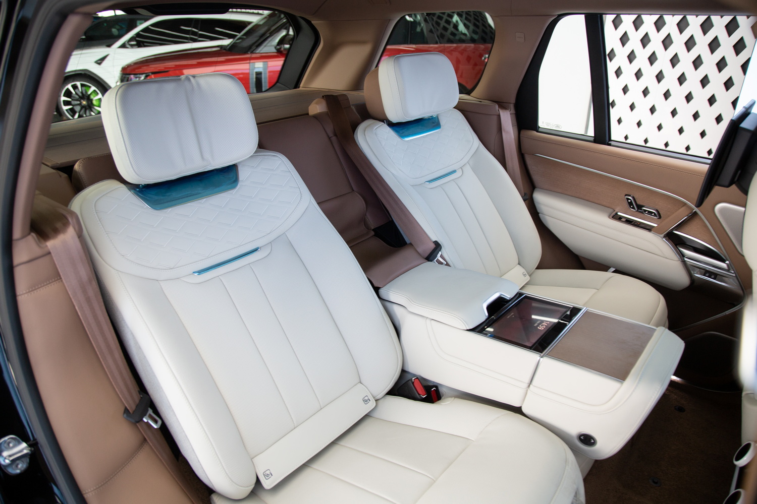 2023 Black Range Rover SV Autobiography For Sale in Dubai, UAE