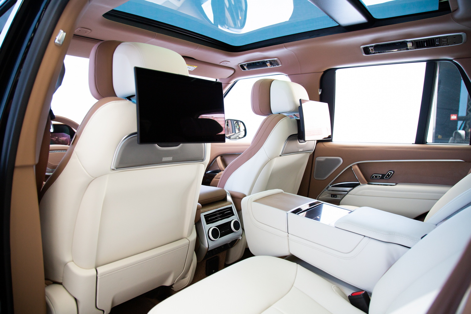 2023 Black Range Rover SV Autobiography For Sale in Dubai, UAE