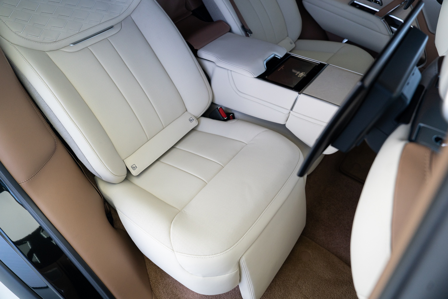 2025 Black Range Rover SV Autobiography P615 For Sale in Dubai, UAE