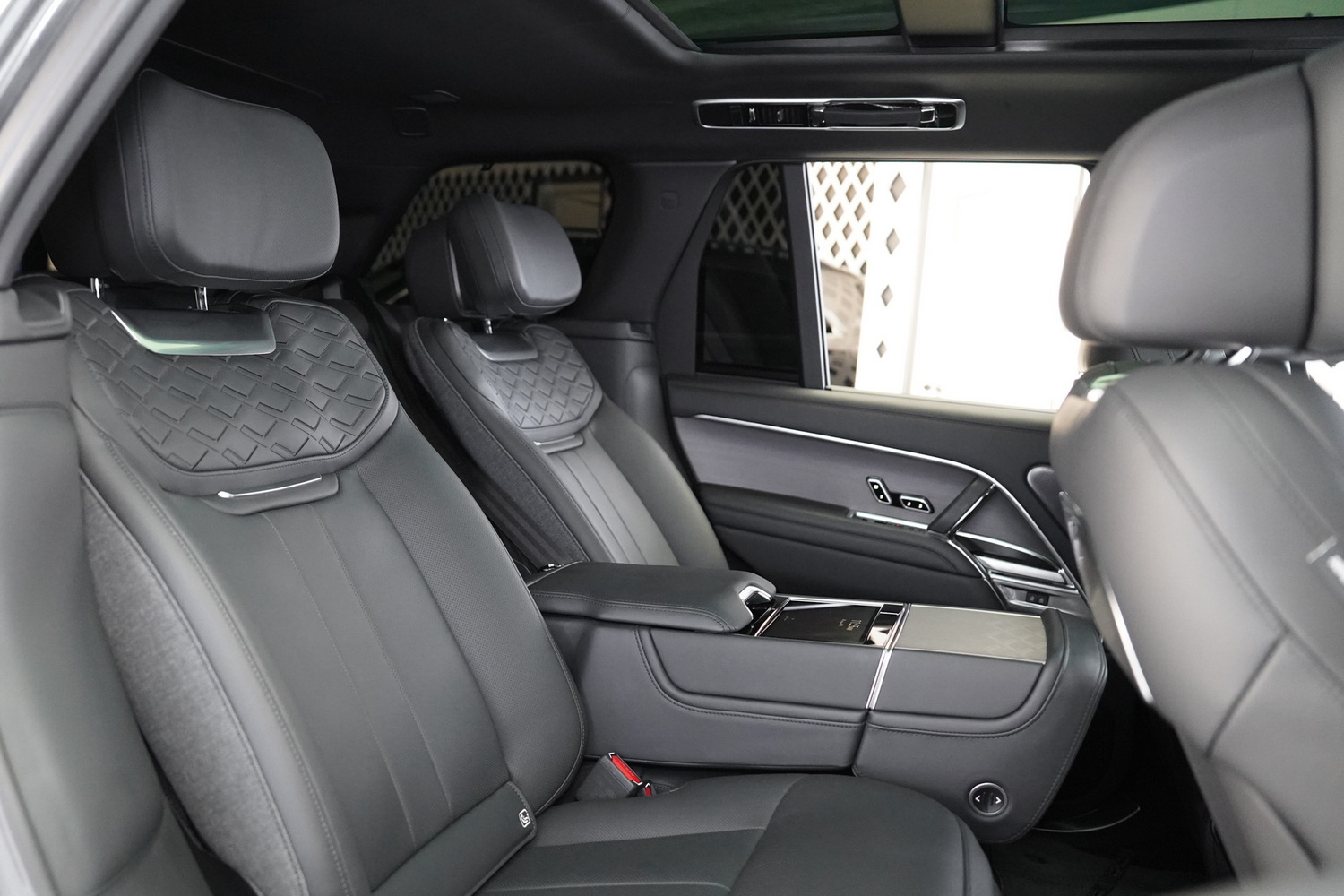 2023 Grey Range Rover SV Autobiography SWB V8 For Sale in Dubai, UAE
