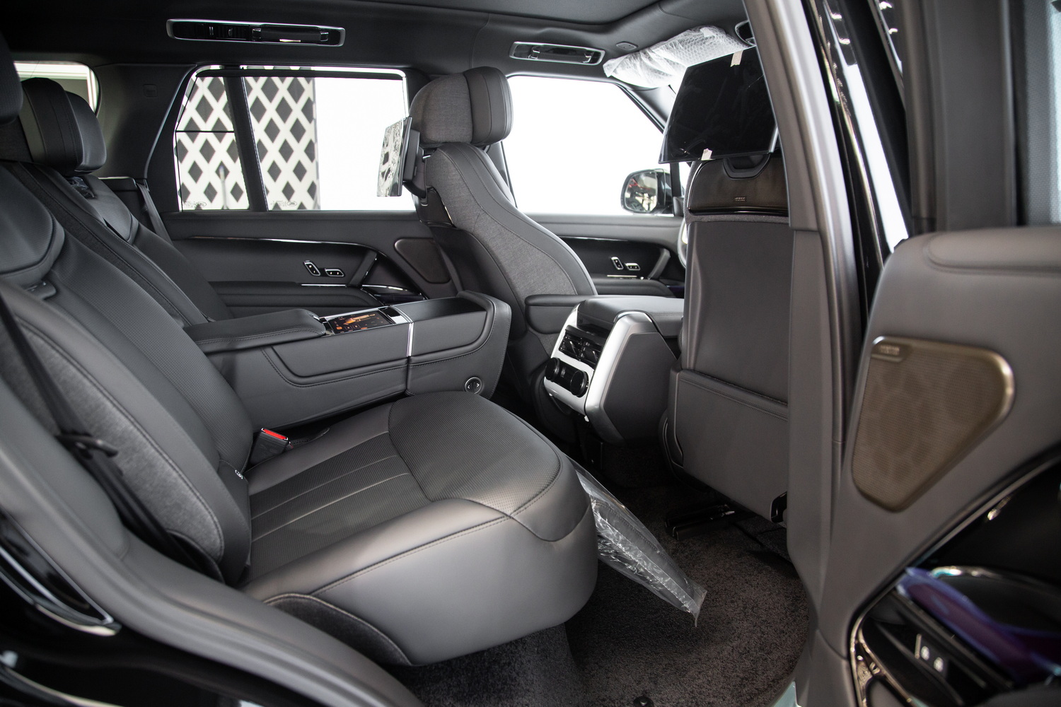 New 2023 Black Range Rover SV Autobiography SWB For Sale in Dubai, UAE