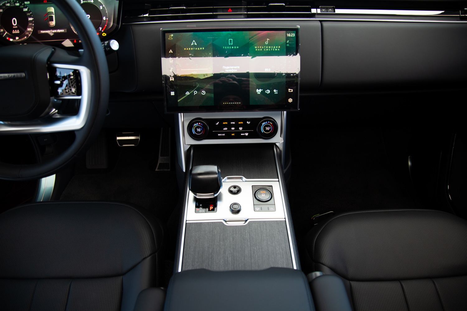 2023 Matt Red Range Rover SV Autobiography For Sale in Dubai, UAE
