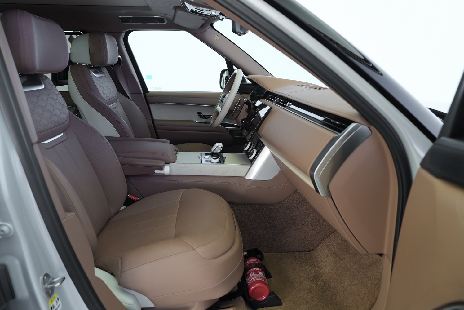 2023 Silver Range Rover SV Autobiography For Sale in Dubai, UAE