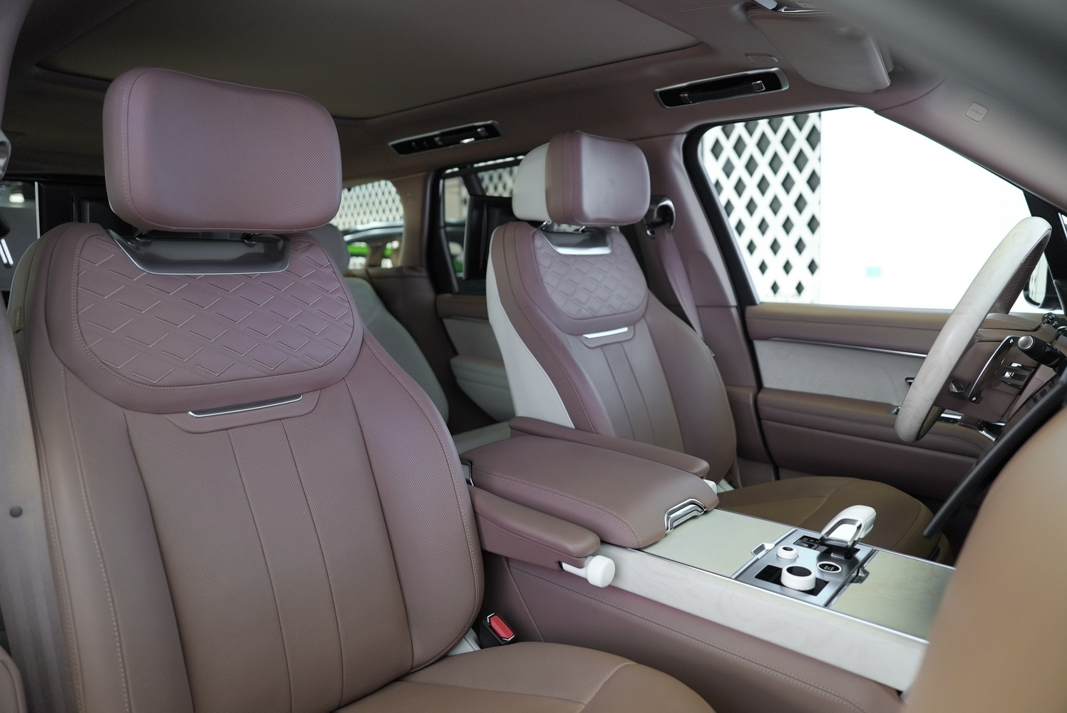 2023 Silver Range Rover SV Autobiography For Sale in Dubai, UAE