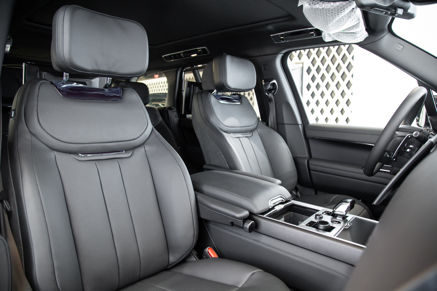 New 2023 Black Range Rover SV Autobiography SWB For Sale in Dubai, UAE