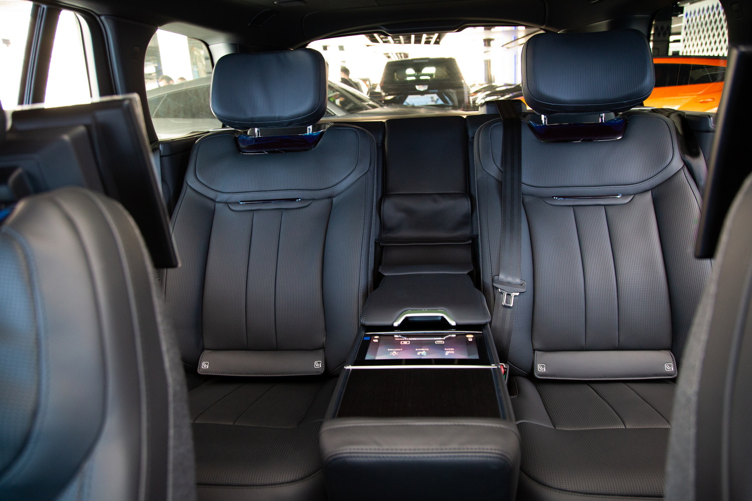 2023 Matt Red Range Rover SV Autobiography For Sale in Dubai, UAE