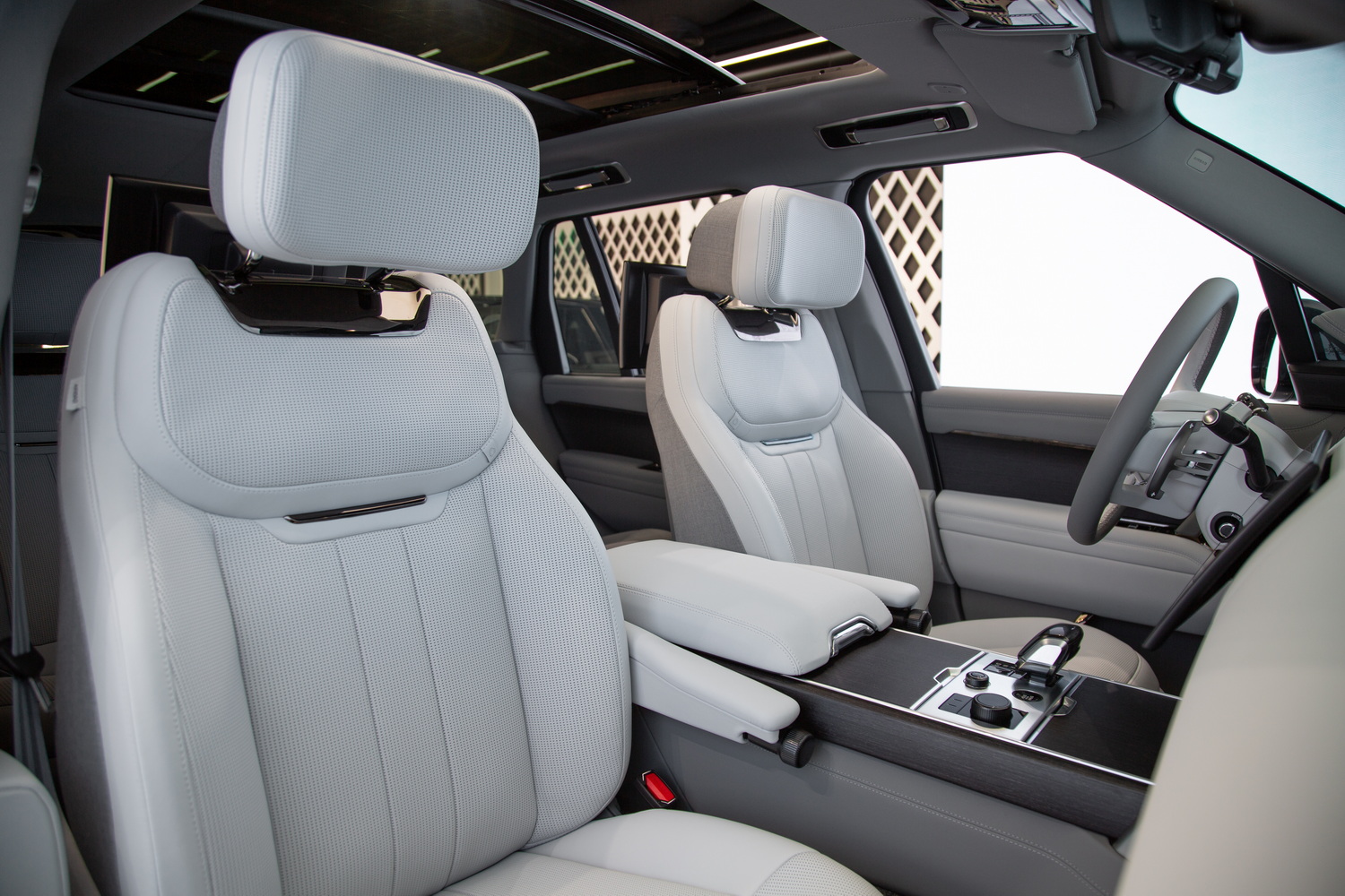 2023 Grey Range Rover SV Autobiography P530 For Sale in Dubai, UAE