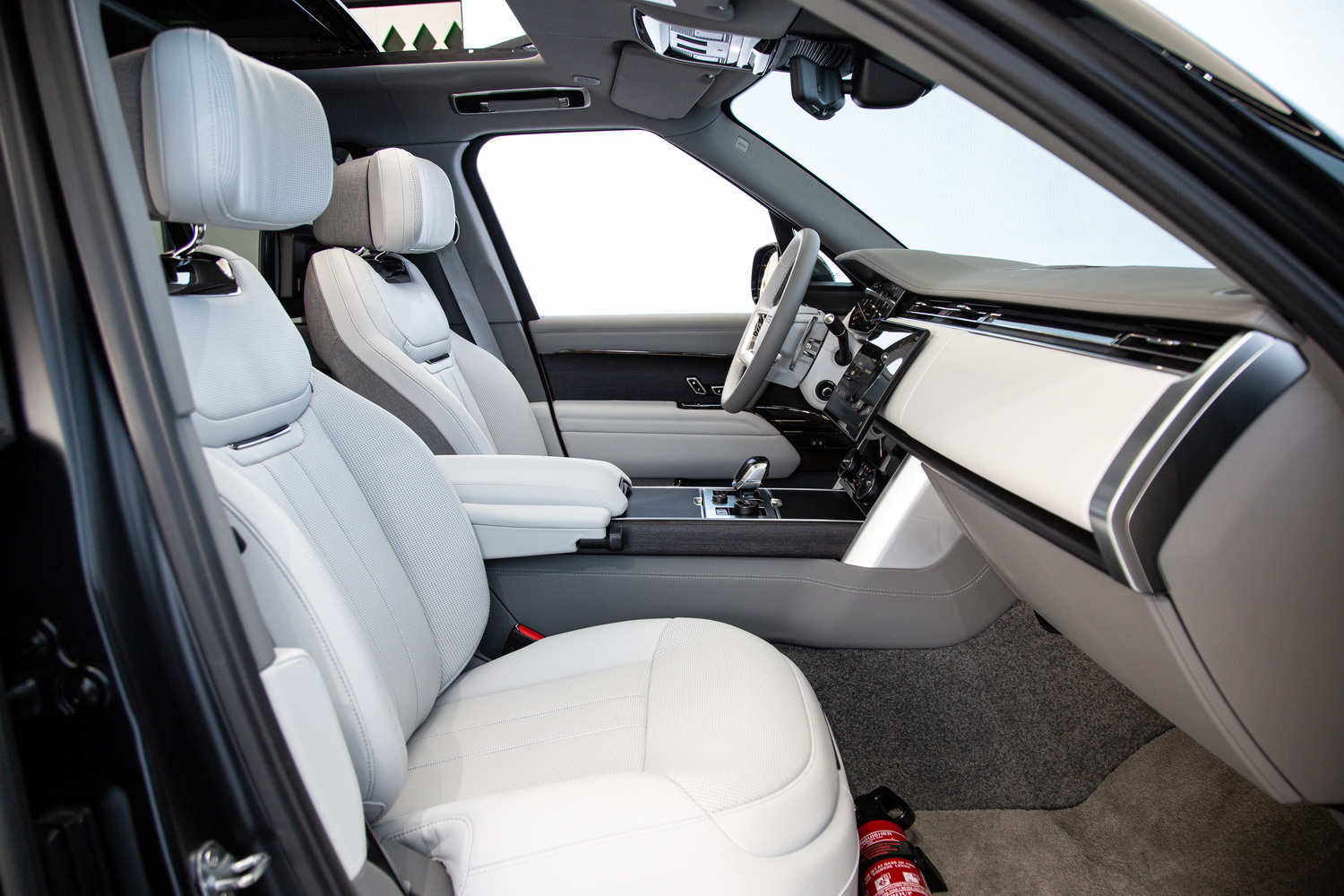 Used 2023 Matt Black Range Rover SV Autobiography For Sale in Dubai, UAE