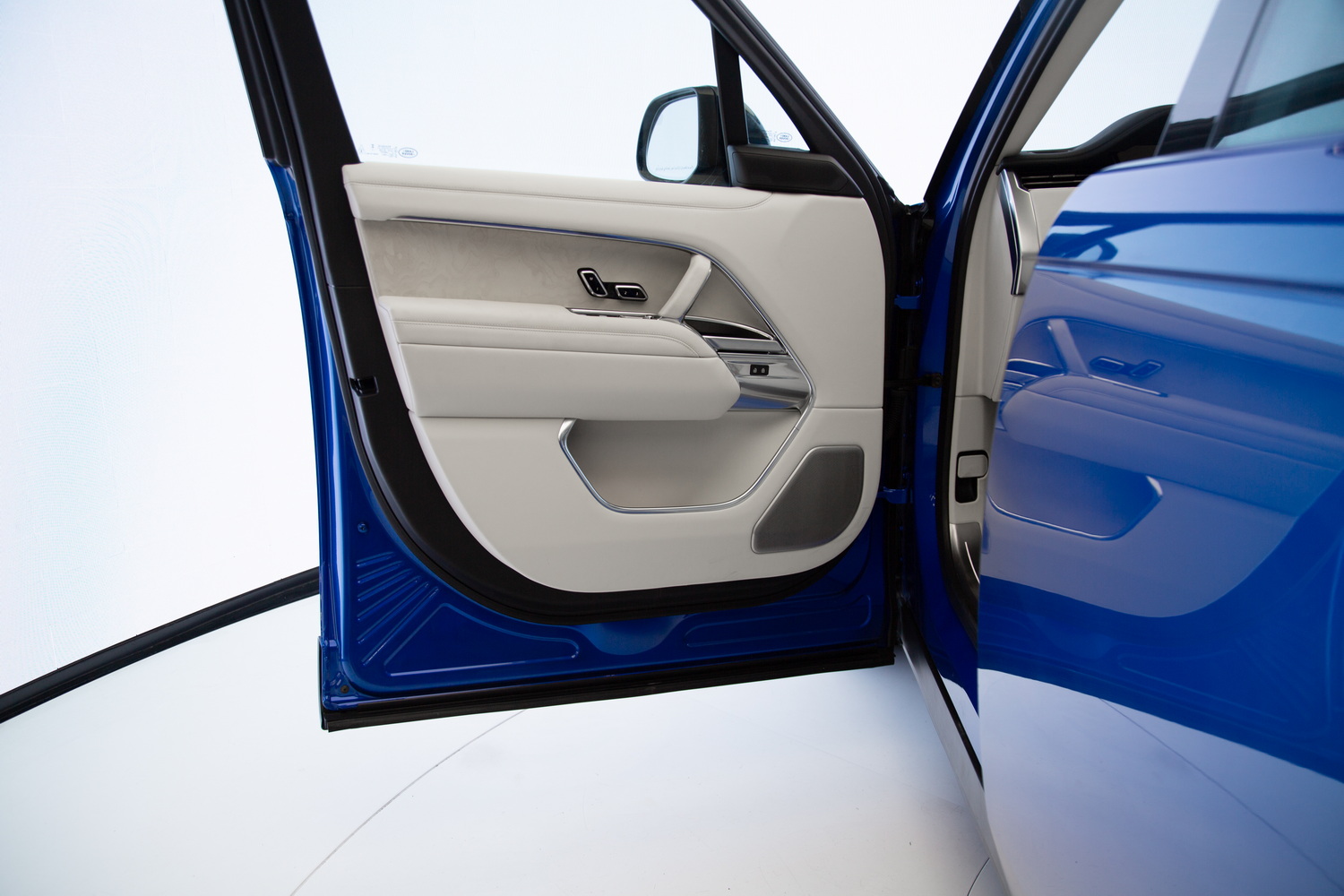 2023 Blue Range Rover SV Autobiography P530 V8 For Sale in Dubai, UAE