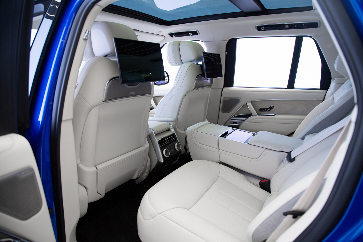 2023 Blue Range Rover SV Autobiography P530 V8 For Sale in Dubai, UAE