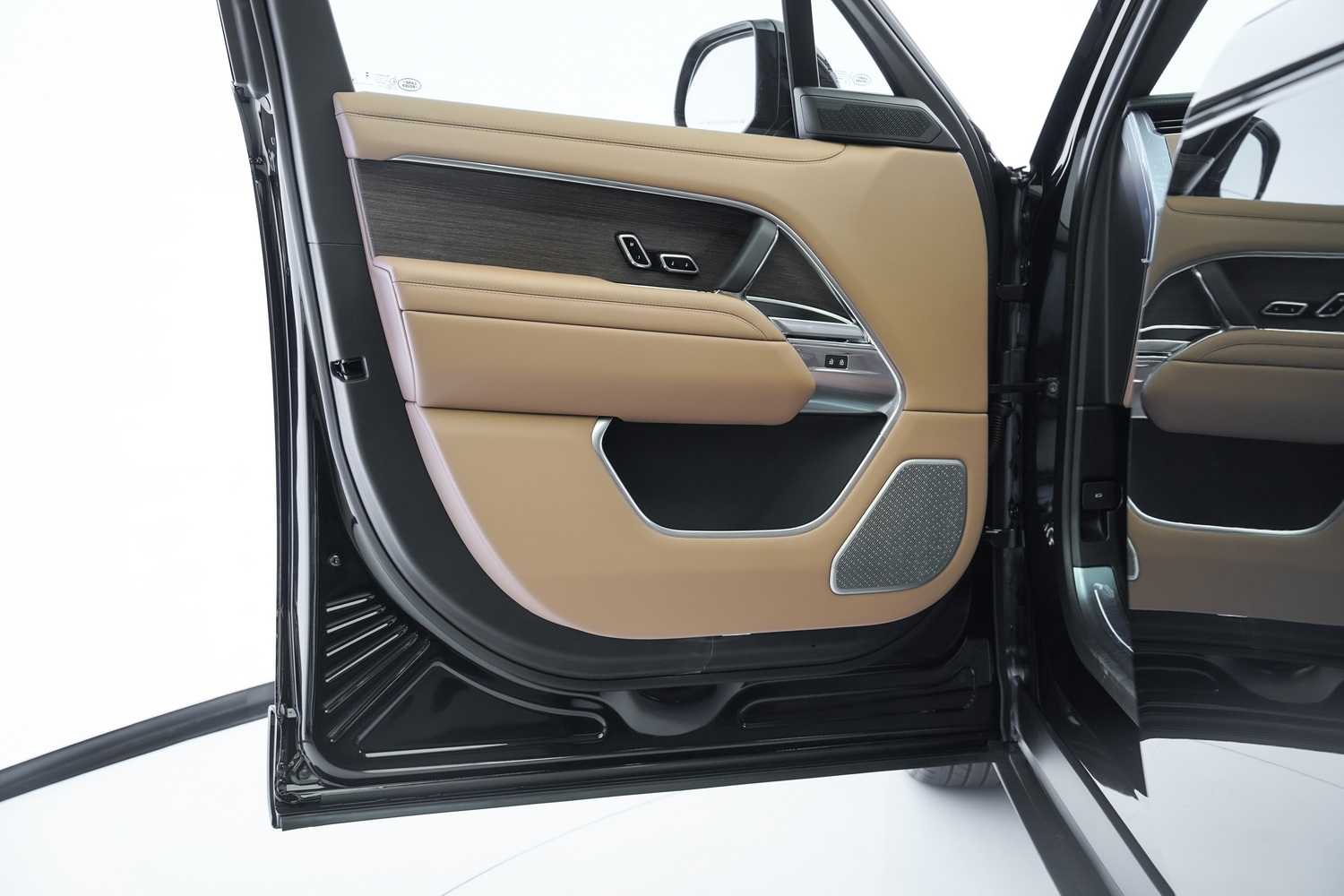 2025 Black Range Rover Vogue Autobiography P530 LWB V8