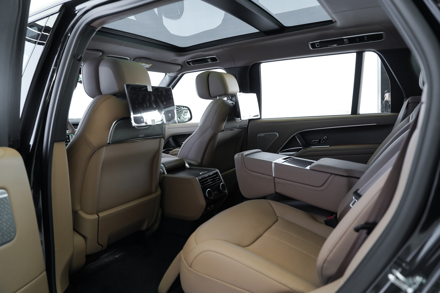 2025 Black Range Rover Vogue Autobiography P530 LWB V8