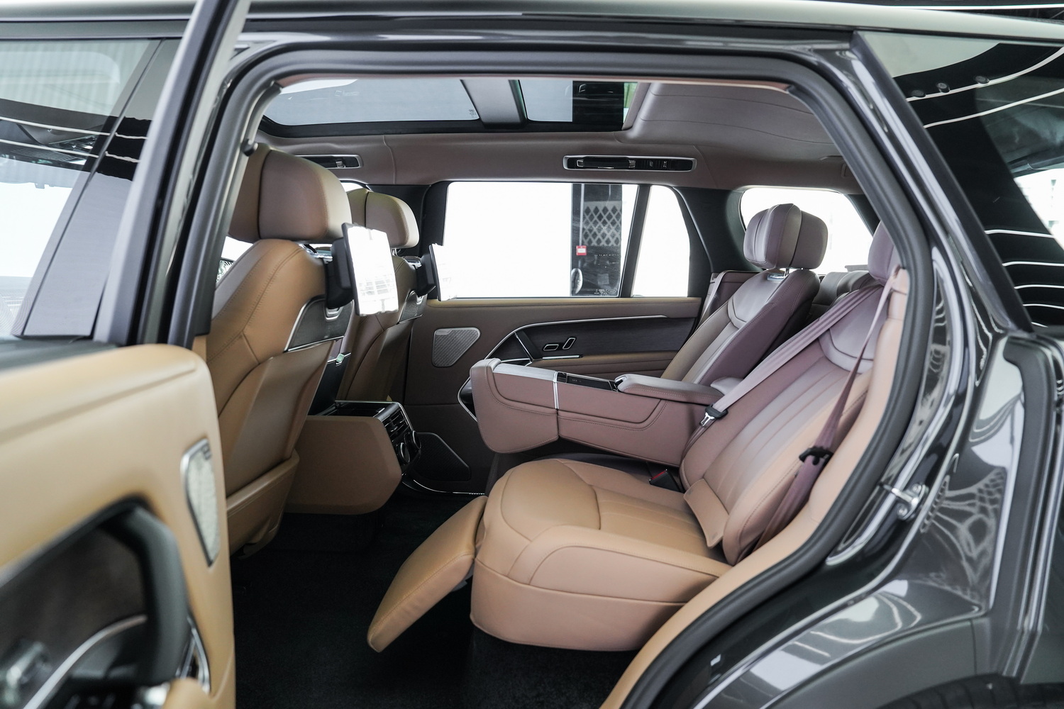 2025 Grey Range Rover Vogue Autobiography P530 LWB V8