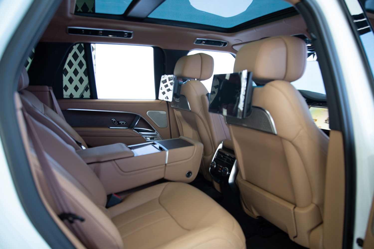 New 2023 White Range Rover Vogue Autobiography For Sale in Dubai, UAE